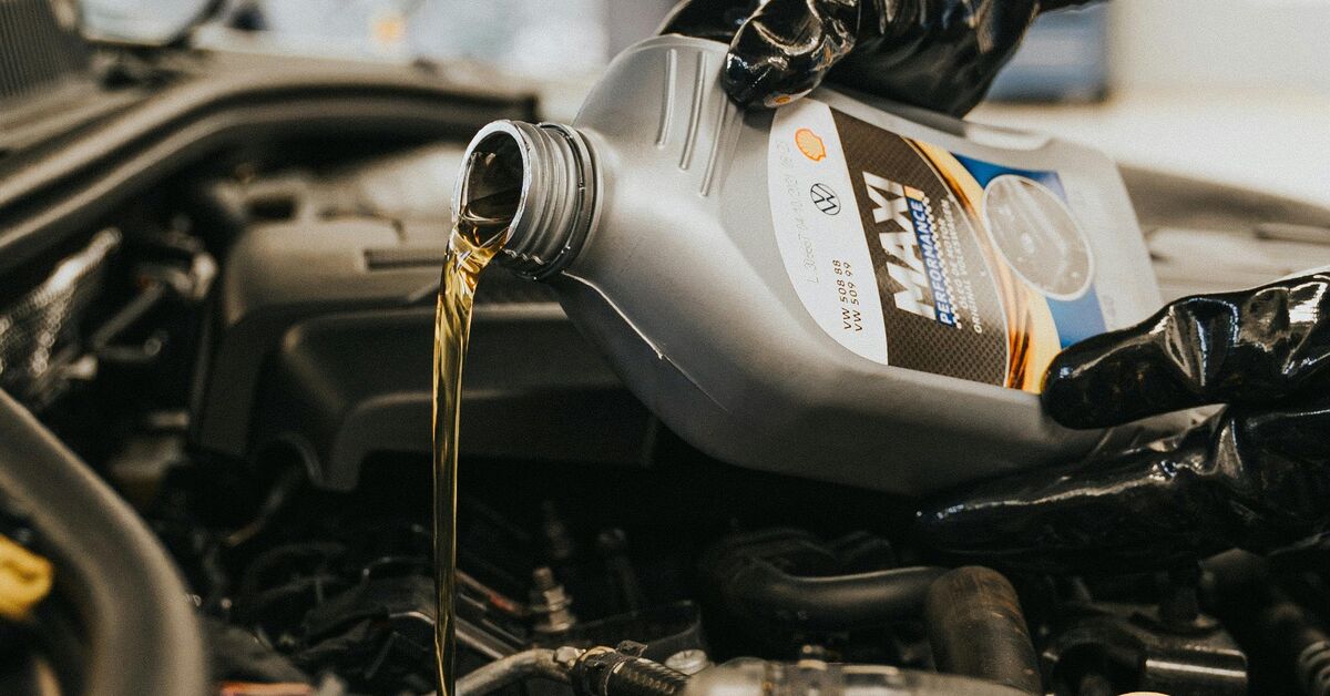 Auto verliert Öl » Ursachen & richtige Maßnahmen